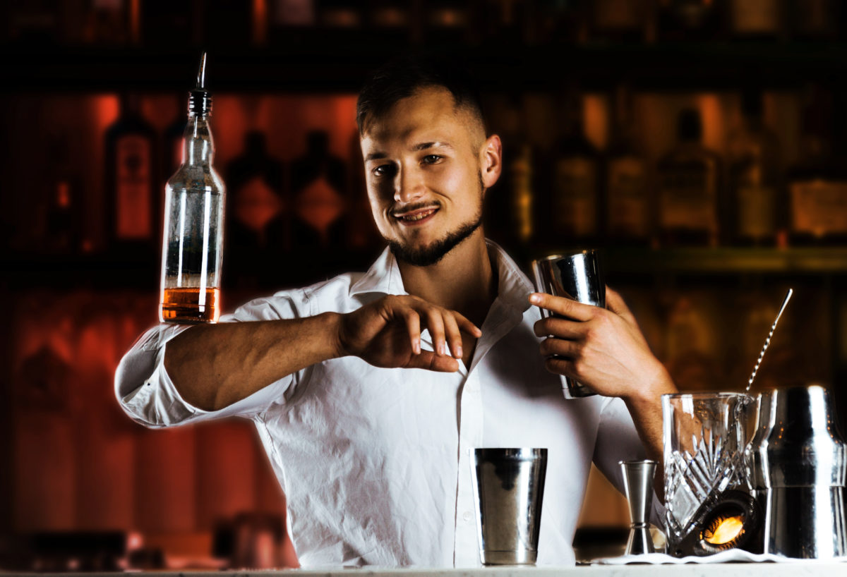 Barman à domicile | Réservez nos Barmen Flair pour Votre Événement