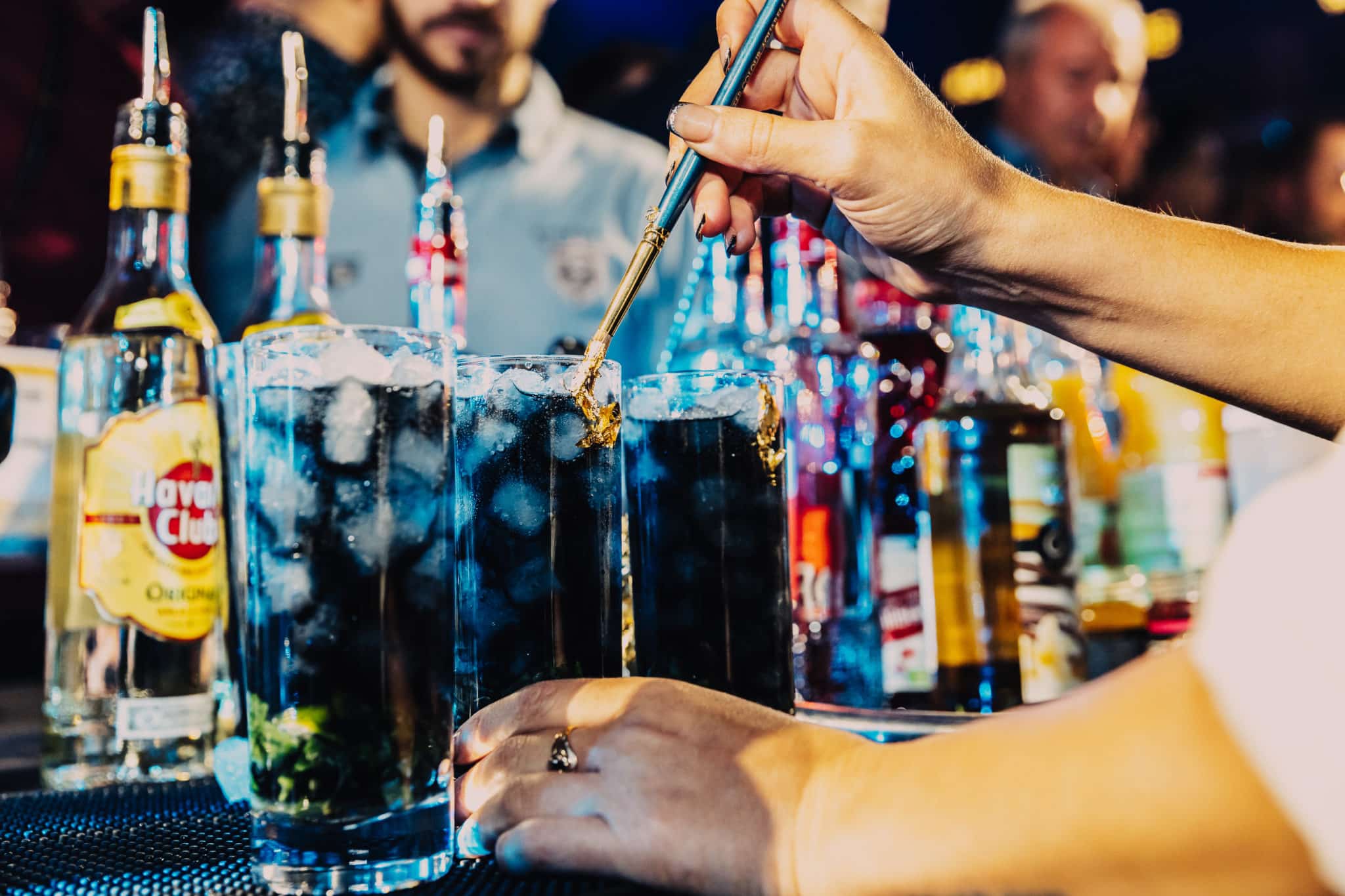 Le mixologue : l'artiste des cocktails et le maître de la mixologie