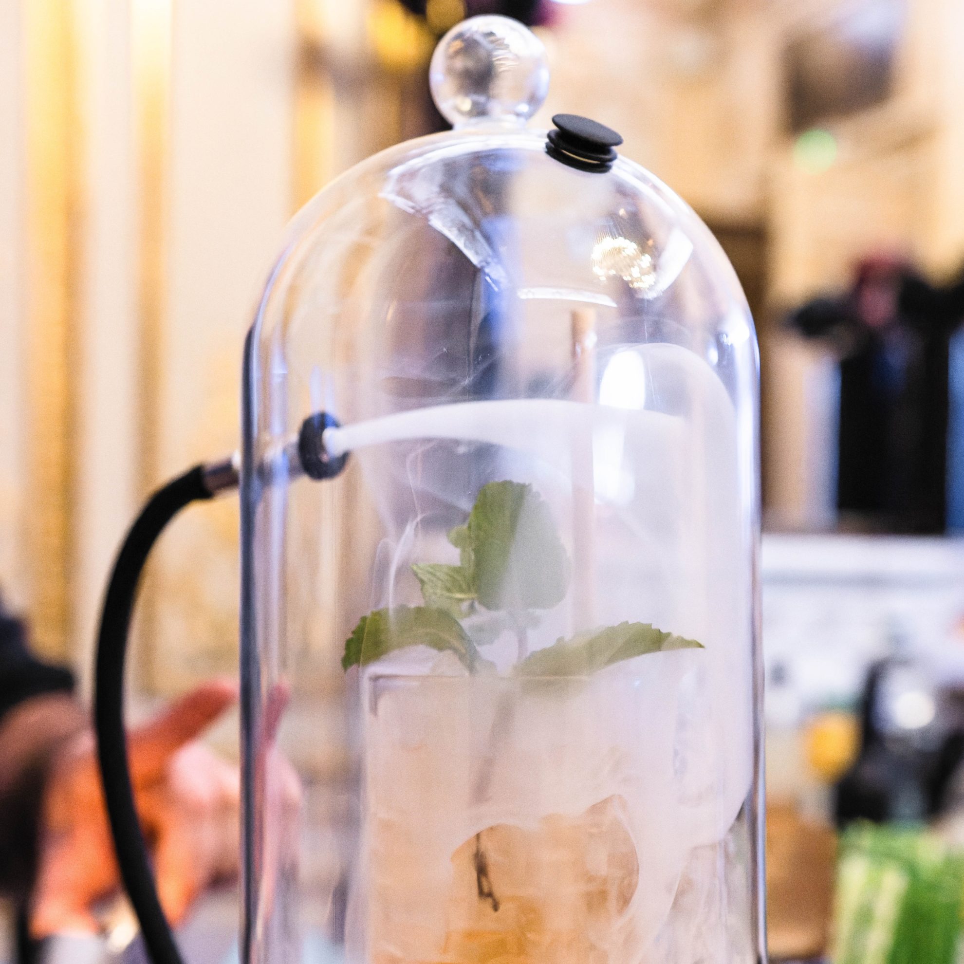 La Mixologie Démystifiée : Maîtrisez l'Art des Cocktails